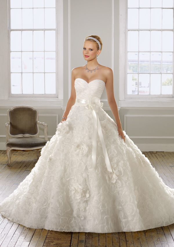Avangarde Brides – rochii de mireasa Mori Lee | e Nunti este pentru tine
